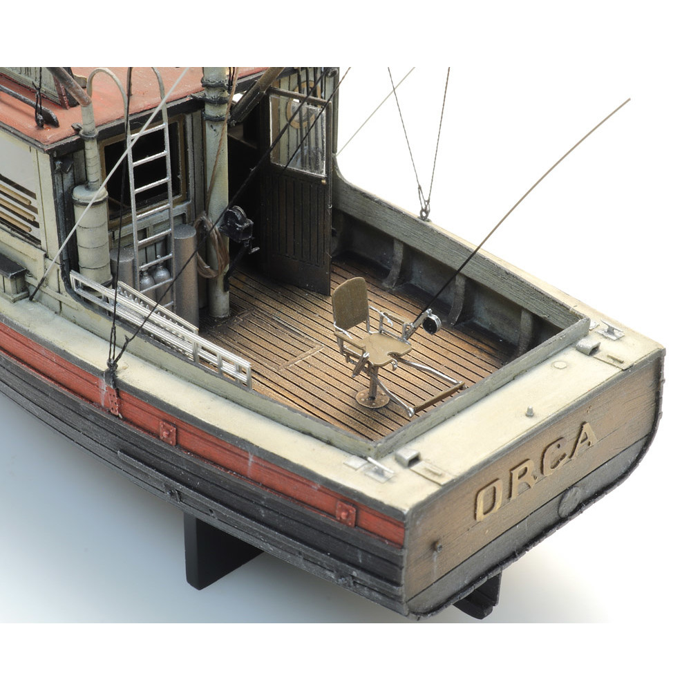 Kit bateau ORCA Shark - Artitec 50.145 - sur ligne de flottaison
