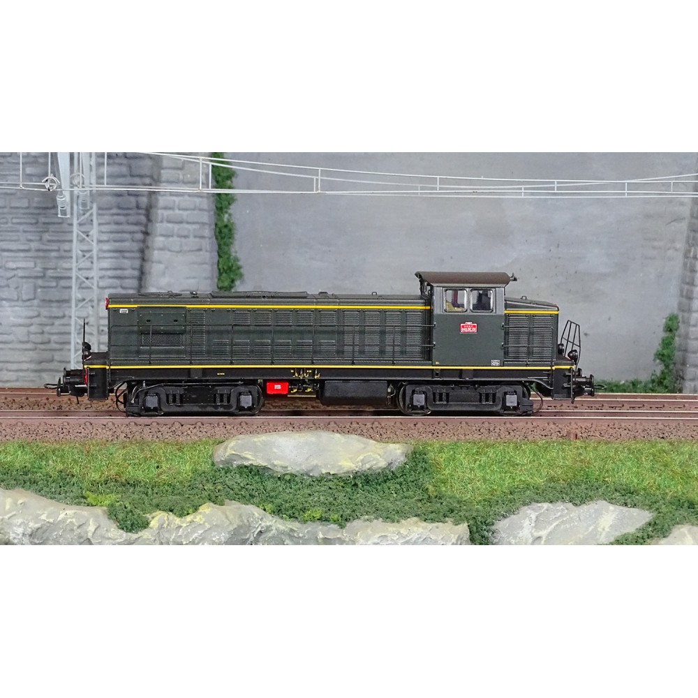 Locomotive diesel 040 DE 131, SNCF, livrée verte et bandes oranges ...