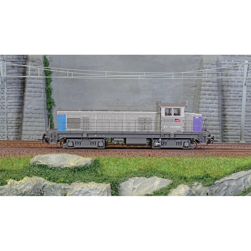 Locomotive diesel BB 63928, SNCF, livrée En Voyage - R37 HO41113DS - dépôt Villeneuve, digital ...
