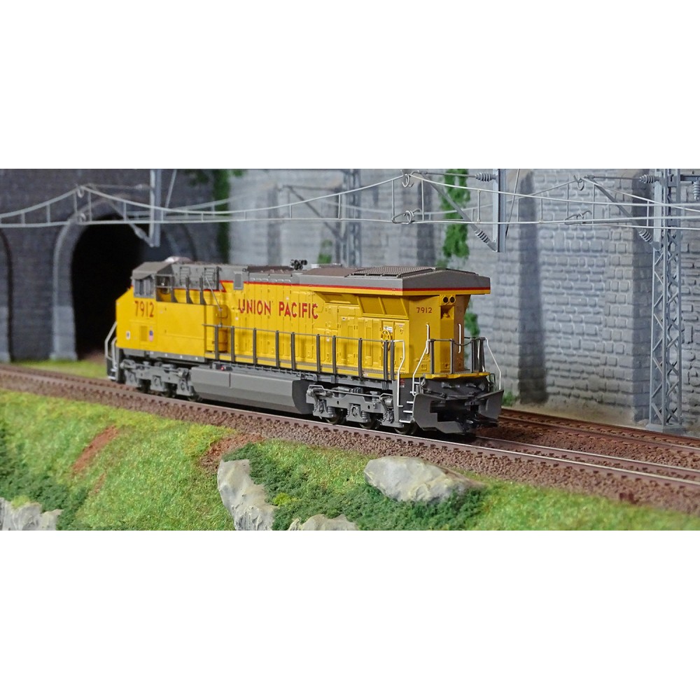 Locomotive diesel type GE ES44AC 7912, Union Pacific Railroad - Trix ...
