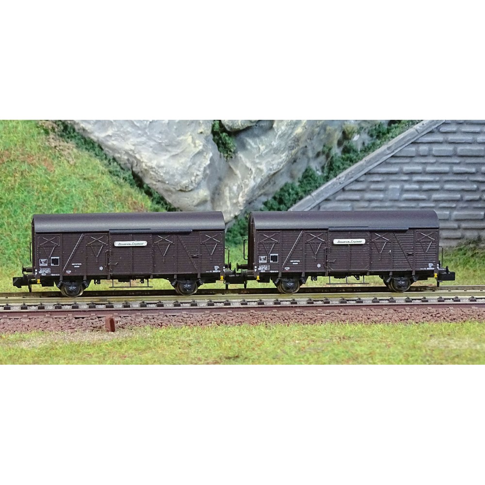Set de 2 wagons couverts à essieux type Kv, livrée marron - Arnold ...