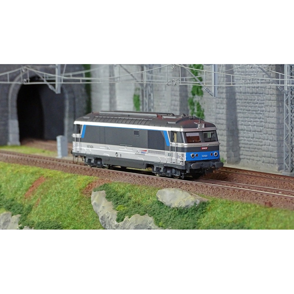 Locomotive diesel BB 167424, SNCF, livrée Multiservice - Jouef HJ2447 - logo casquette