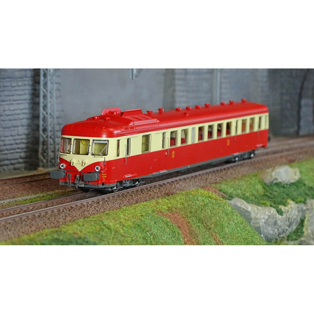 Autorail X 2902, 1ère classe, Rouge et Crème, Toit rouge, VAISE, SNCF ...