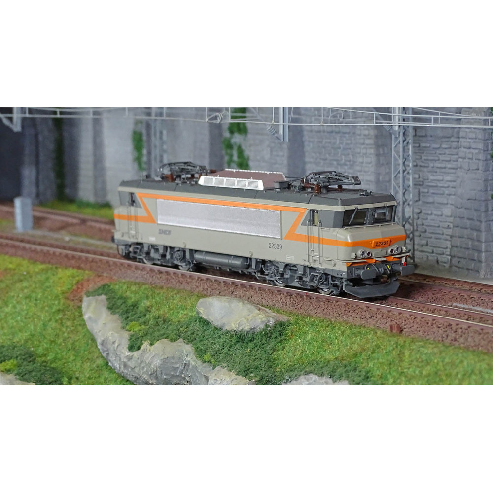 Locomotive électrique BB 22344 SNCF, gris béton/orange, logo Nouille ...